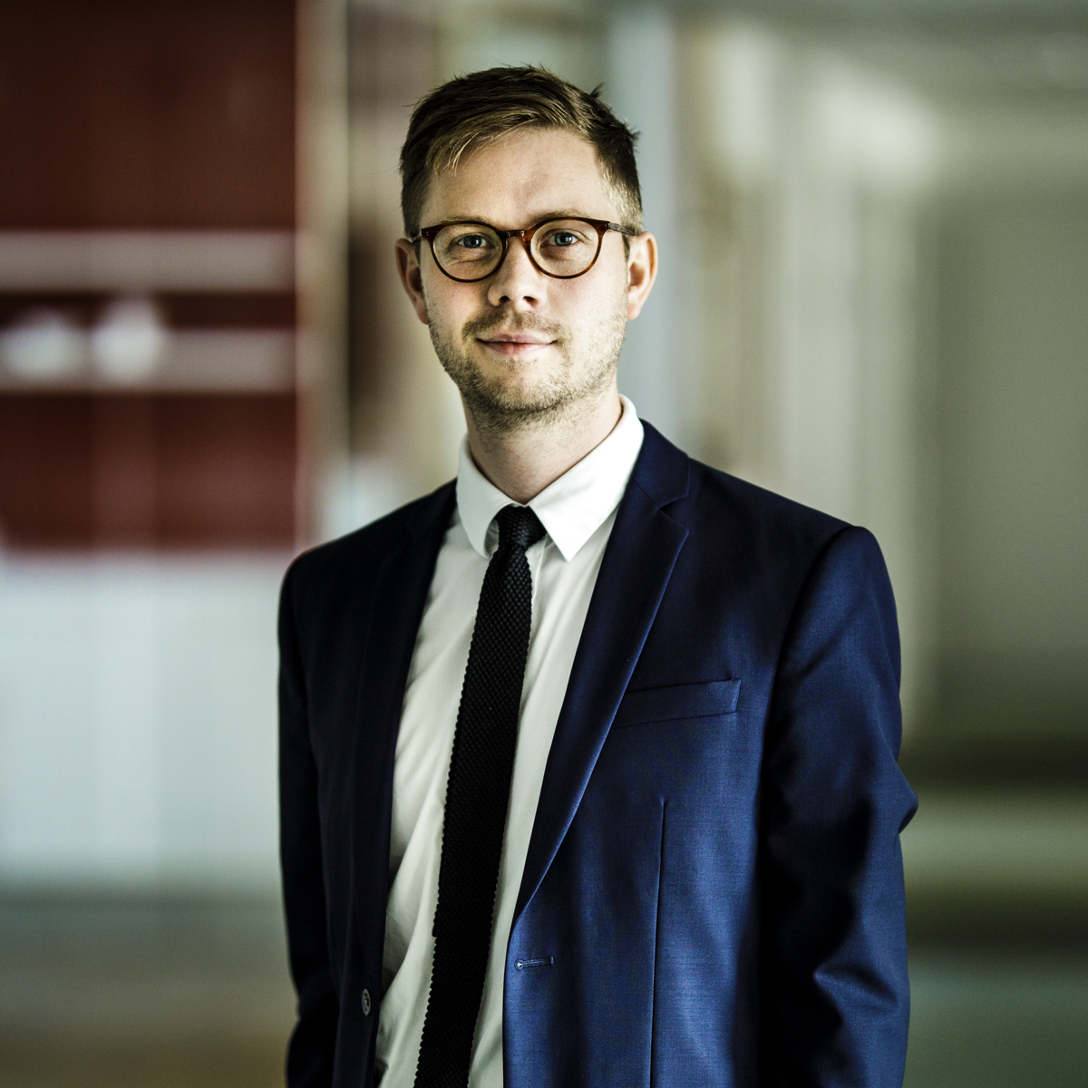 Mange veje ind | Fra Justitsministeriet til advokatfirma. Læs nyhed her.